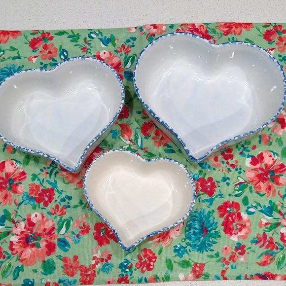 LoAn | Kitchen | 3 Vintage Nesting Heart Shaped Bowls | Poshmark